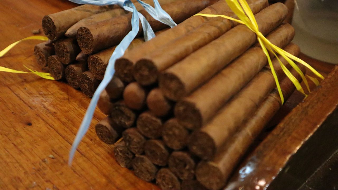 Cigar Rolling Events | World Famous Cigar Bar